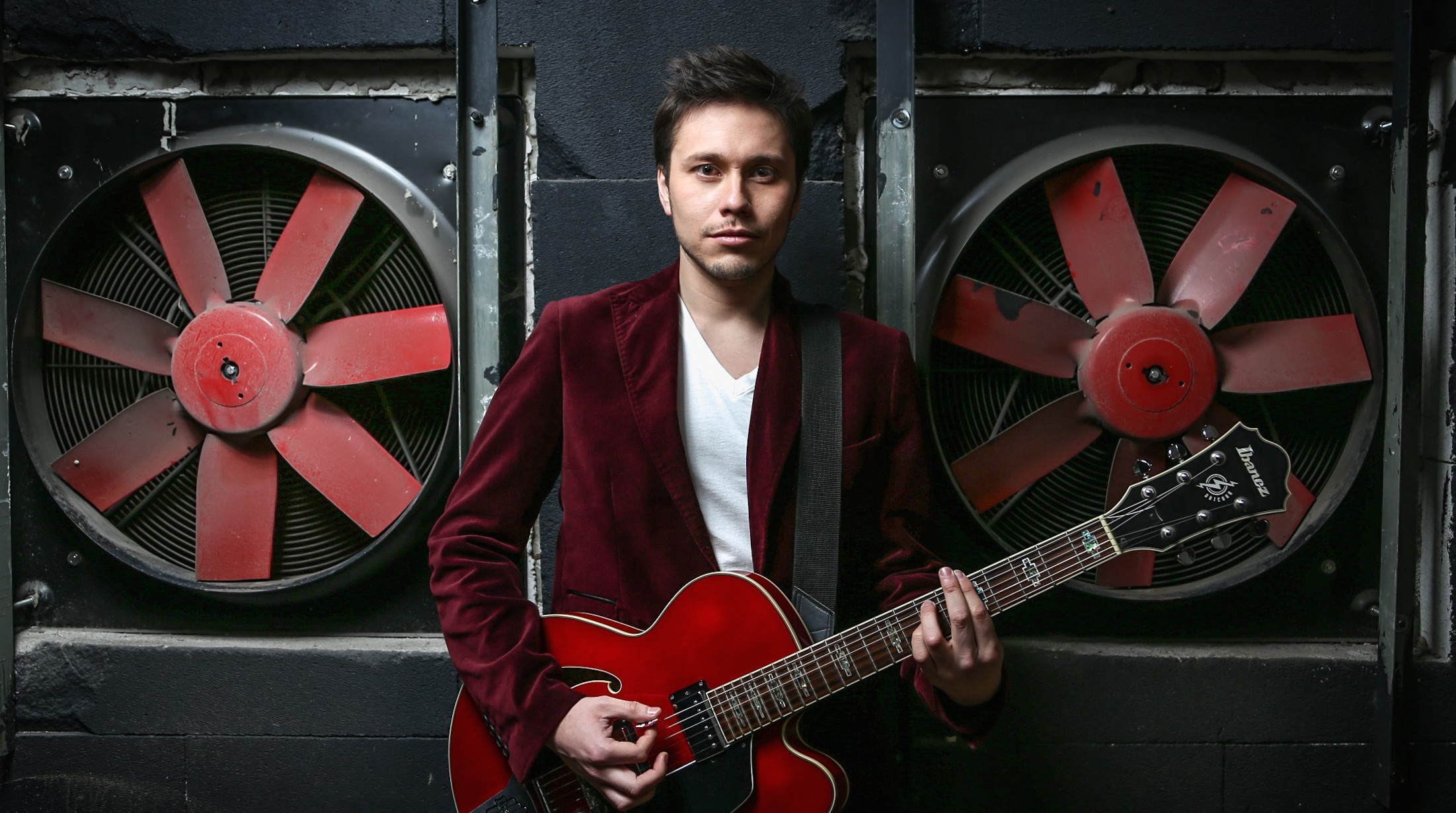 Mera estrena remix de "Me Voy de Viaje Solito"