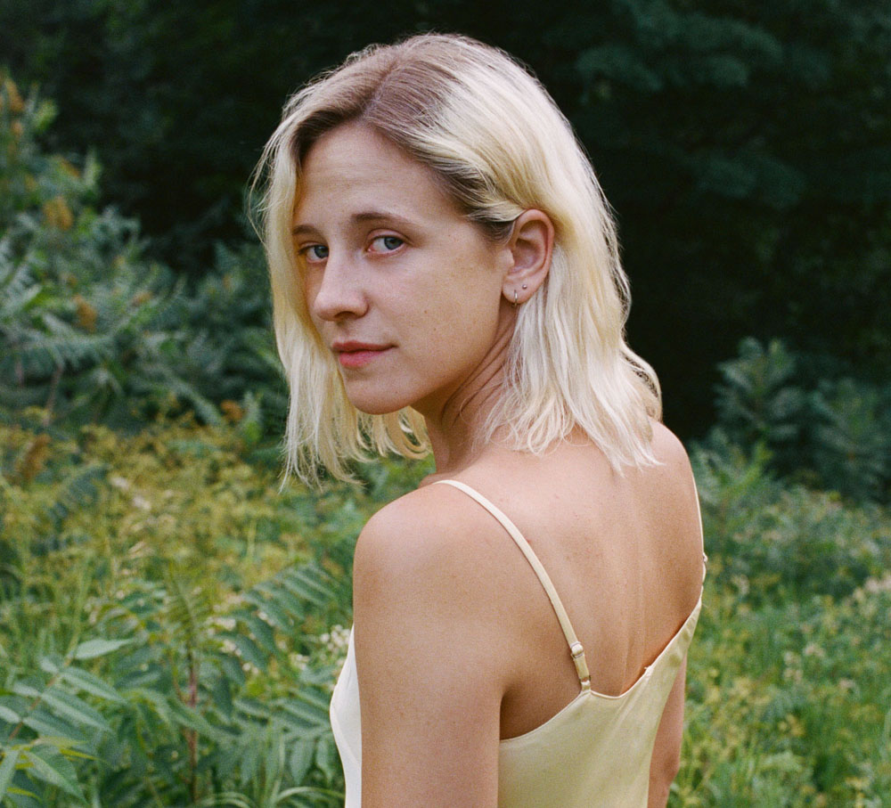 Helena Deland comparte "Truth Nugget" de su altamente anticipado álbum ...