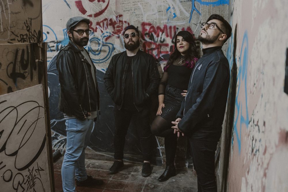 Azolar muestra experimentación en sencillo y videoclip "Latir"