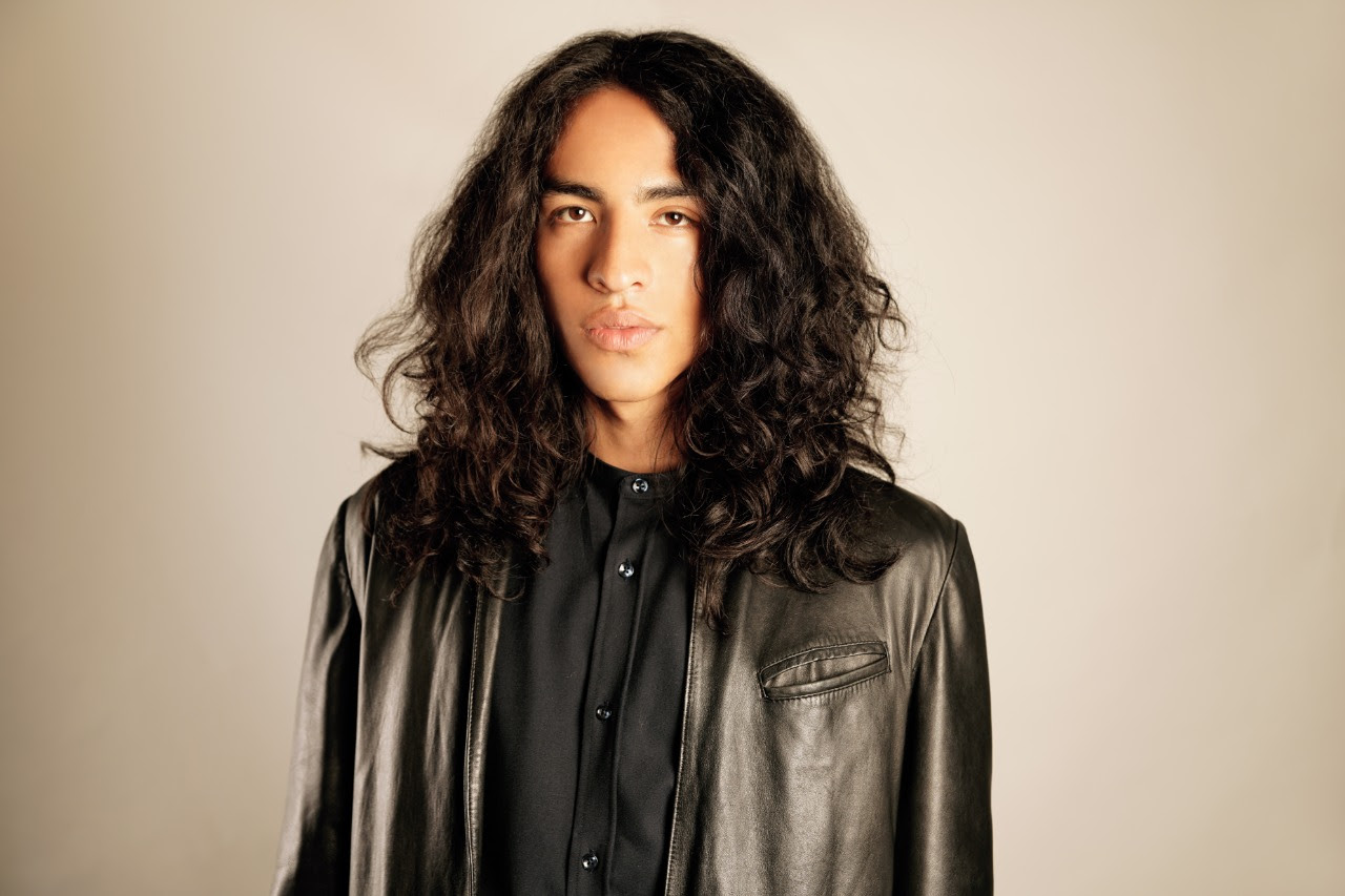 Conoce al cantautor colombiano Mateo que se presenta la mundo con su ...