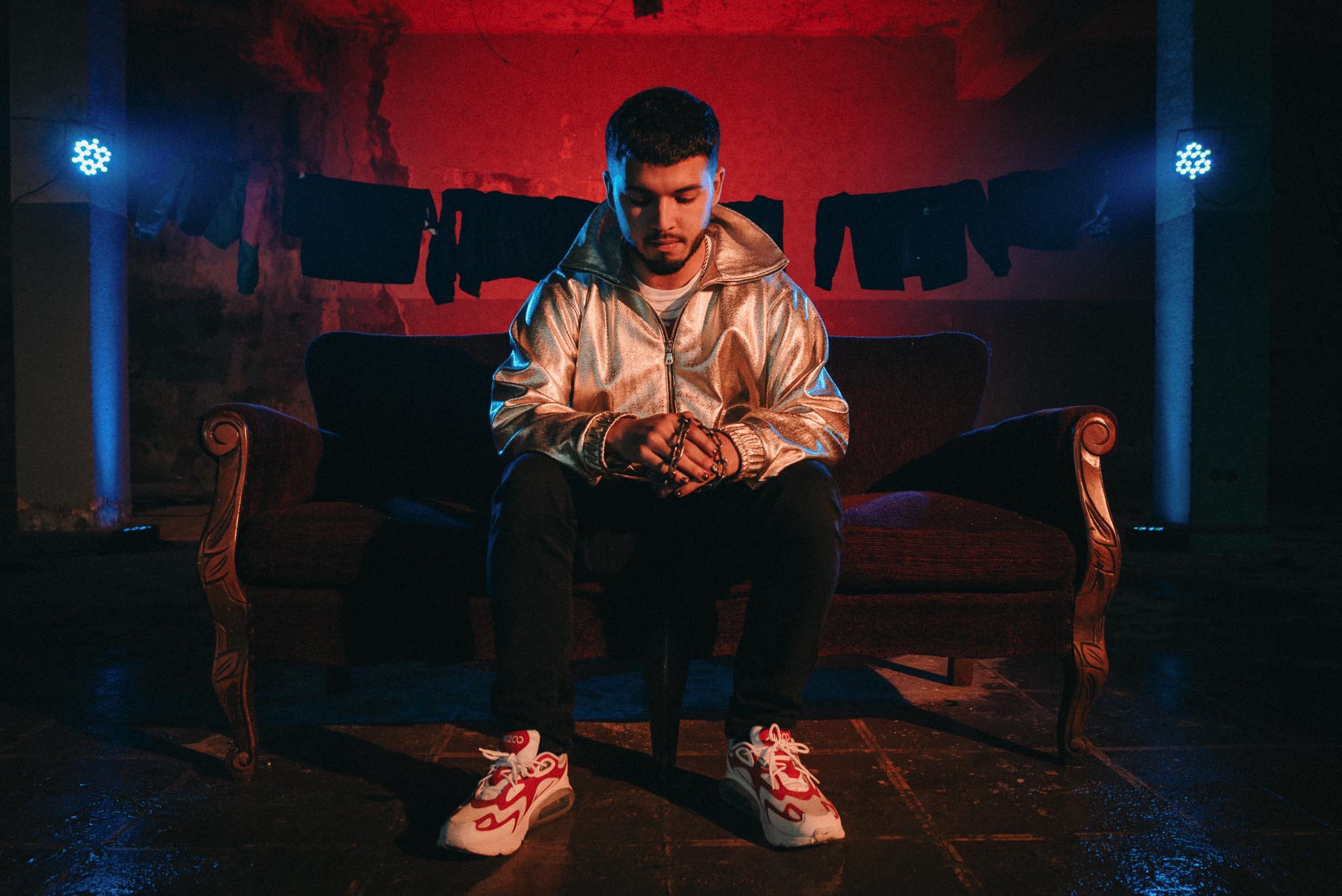 El cantautor urbano "Yuri", presenta su primer videoclip "Caos en la Costa"