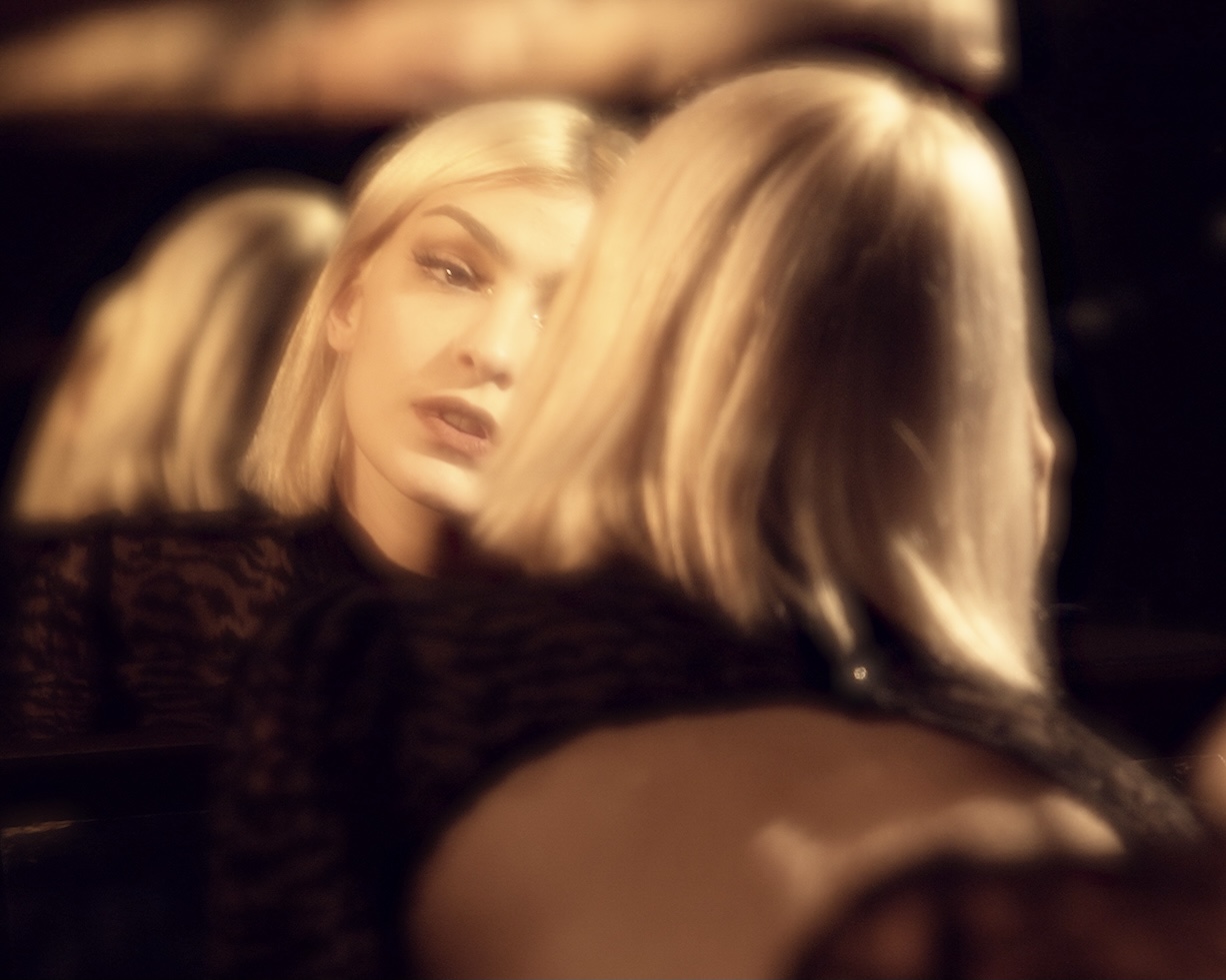 LA LOU presenta "En todas Partes", el último adelanto de su primer álbum