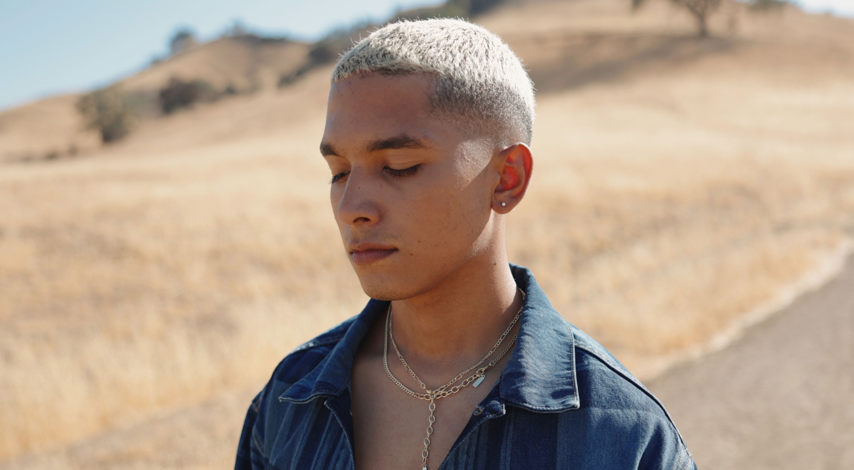 Gus regresa con "nos vemos luego"