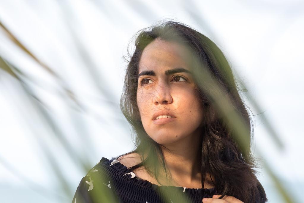 Leyna inicia su carrera solista presentando su primer single “Qué más da”