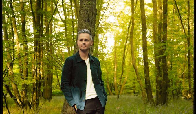 Tom Chaplin, Lider de Keane, lanzó su tercer álbum solista “Midpoint”