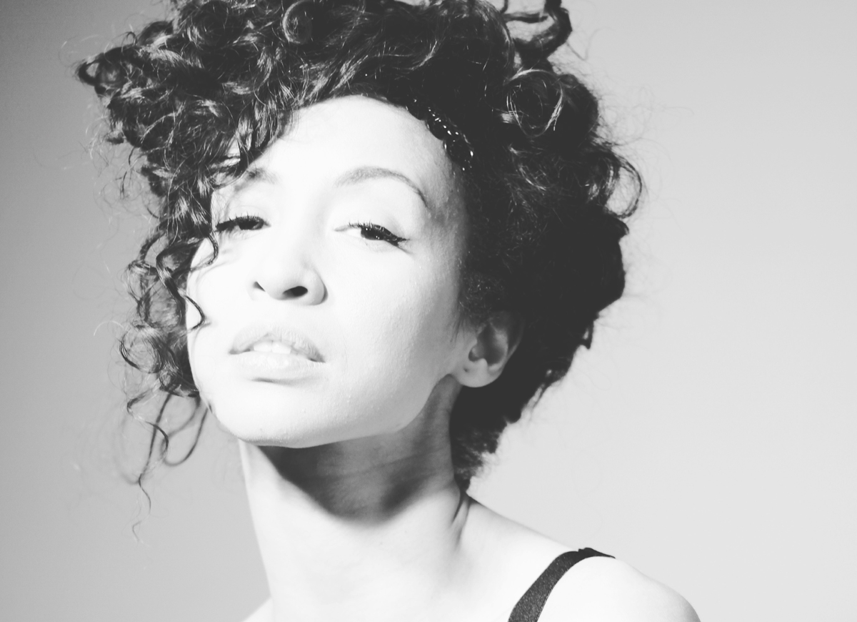 Simoney regresa con nueva propuesta musical