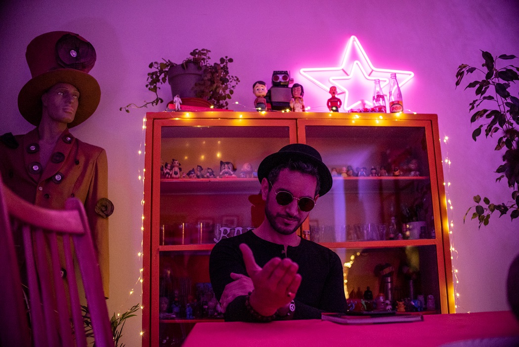 CHEO presenta el videoclip del single “Dime”, una emocionante historia ...