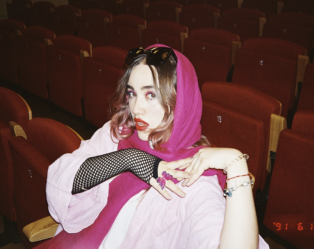 Ela Taubert sorprende con su nuevo sencillo “¿Para qué?”